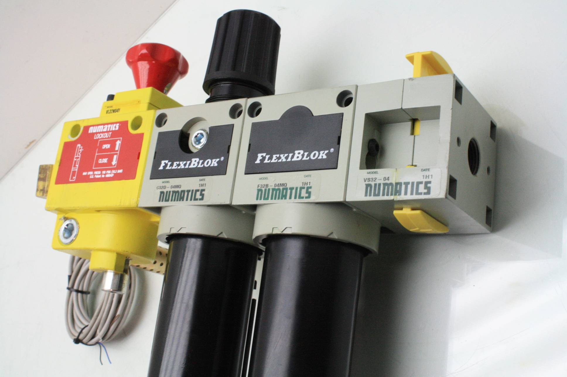 Numatics 1/2" NPT Filter Regulator Assembly VS32-04/C32D-04MQ/F32B-04MQ ...