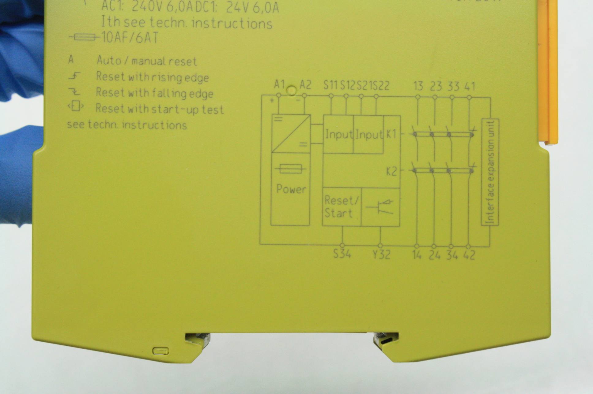 Pilz 750104 PNOZ S4 Automation Safety Relay 24V DC Control 3 n/o 1 n/c ...