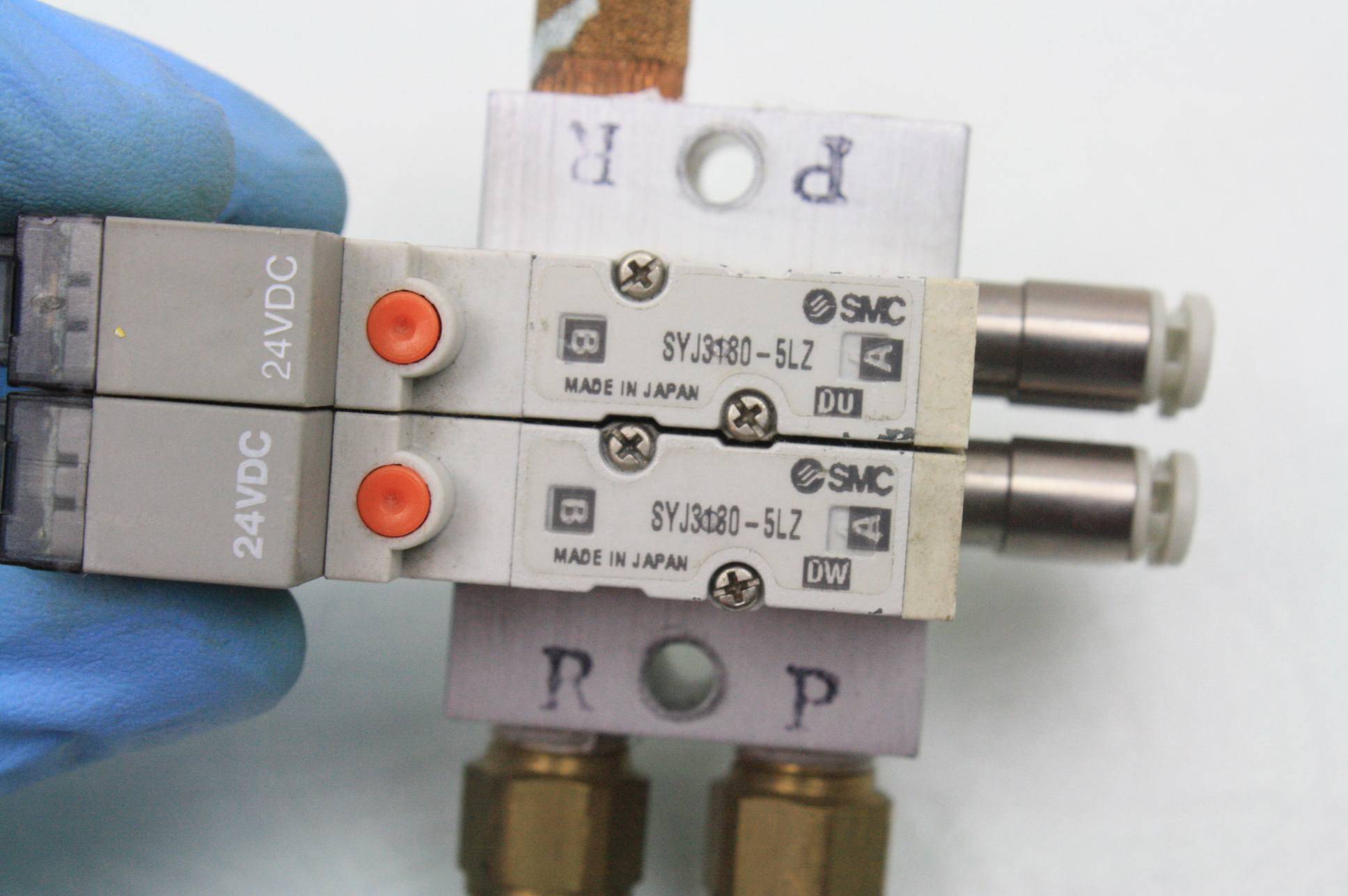 SMC Pneumatic Manifold Valve with (Qty 2) SYJ3180-5LZ Solenoid Valves ...